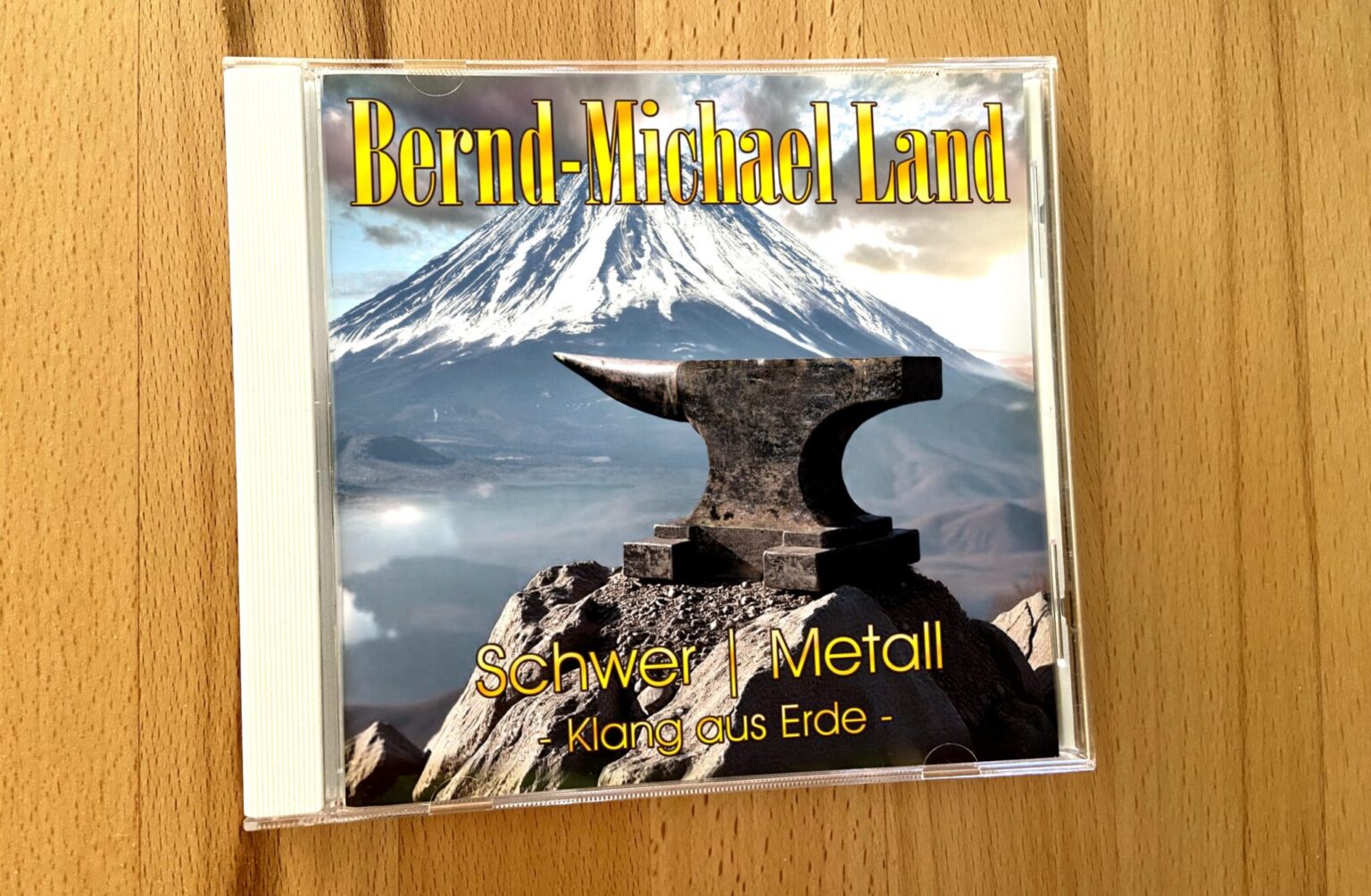 Bernd-Michael Land „Schwer | Metall“ „Klang aus Erde“ | Bernd-Michael Land
